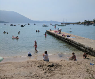 What To Do At the Beach: 25 Fun Beach Activities for Kids and Adults ...